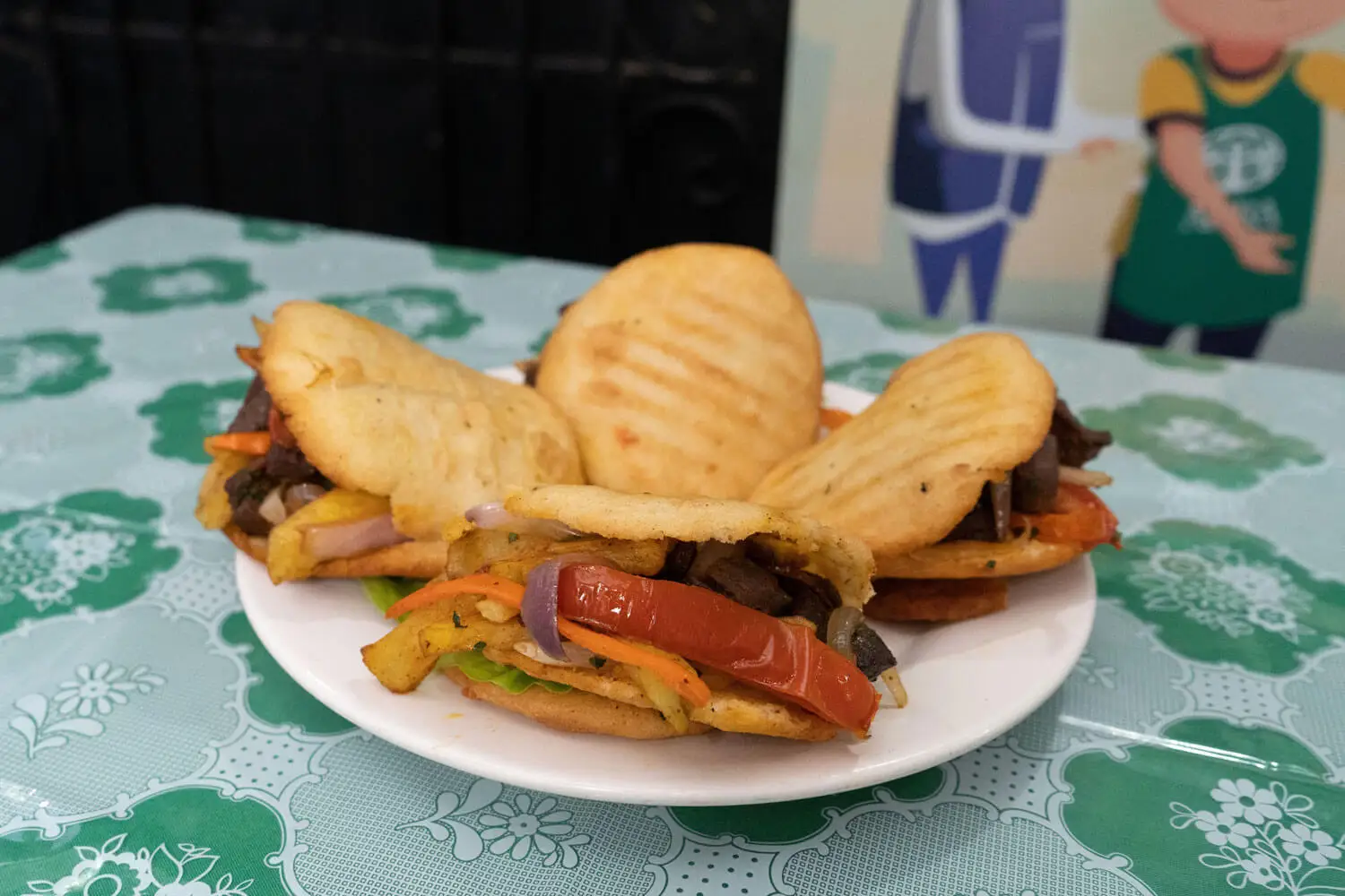 SUPUKO MIKUY - Arepas venezolanas con lomo saltado, receta venezolana ...