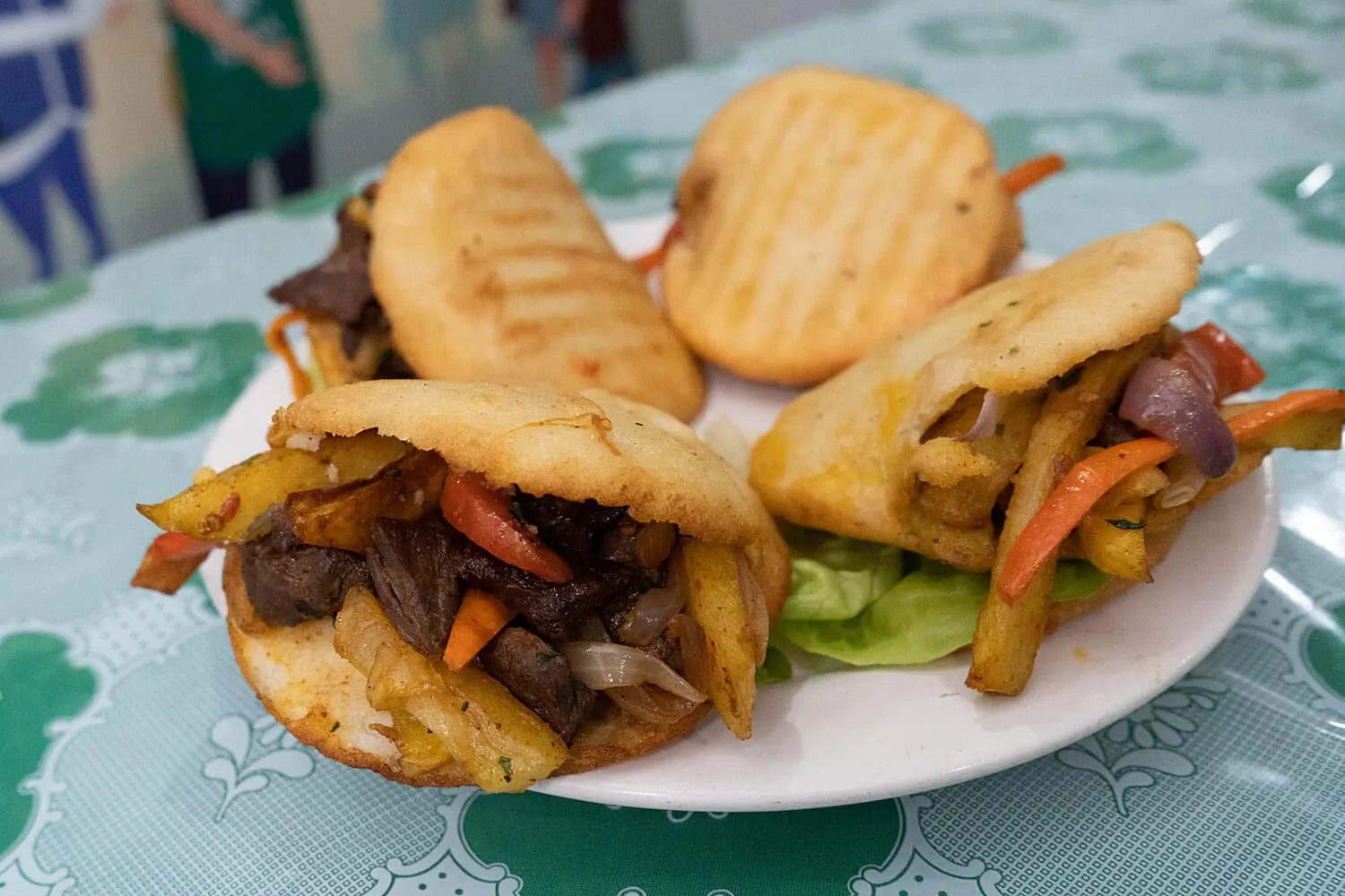 SUPUKO MIKUY - Arepas venezolanas con lomo saltado, receta venezolana ...